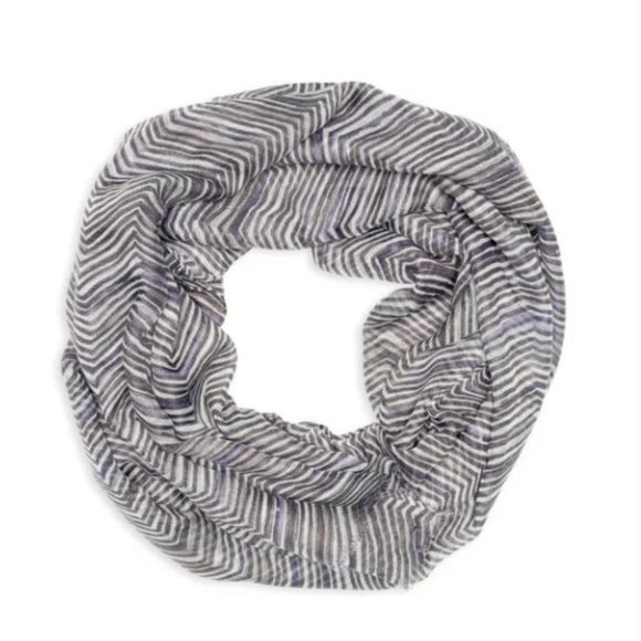 thirty-one | Accessories | Thirtyone Avenue Scarf In Zig Zag Zoom ...